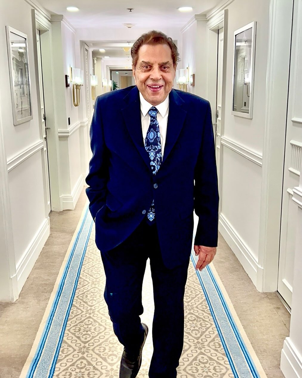Legendary Actor Dharmendra Passes Away at 89, Fans and Celebrities ...